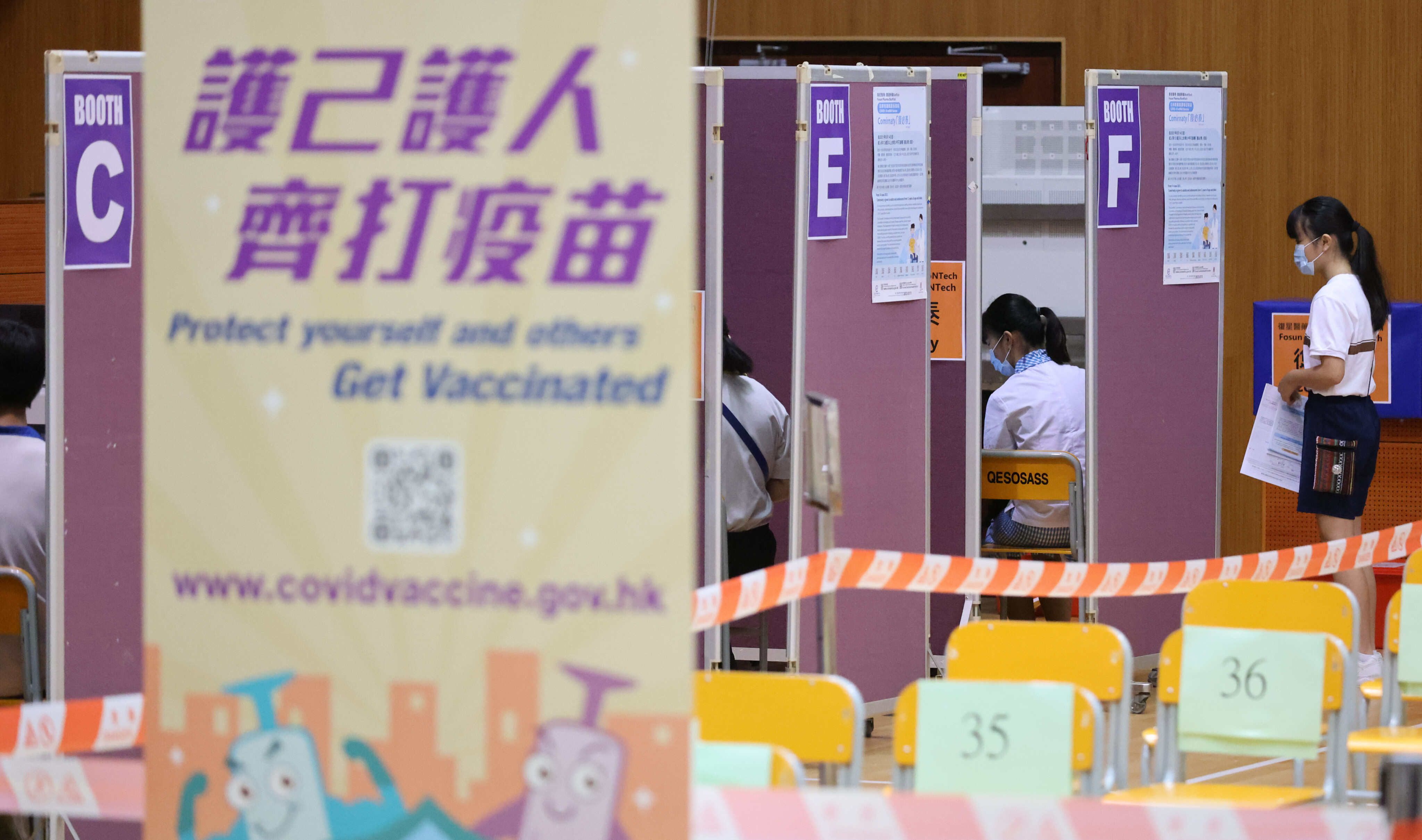 Unvaccinated Hong Kong students now allowed to attend graduation ceremonies | Young Post Club