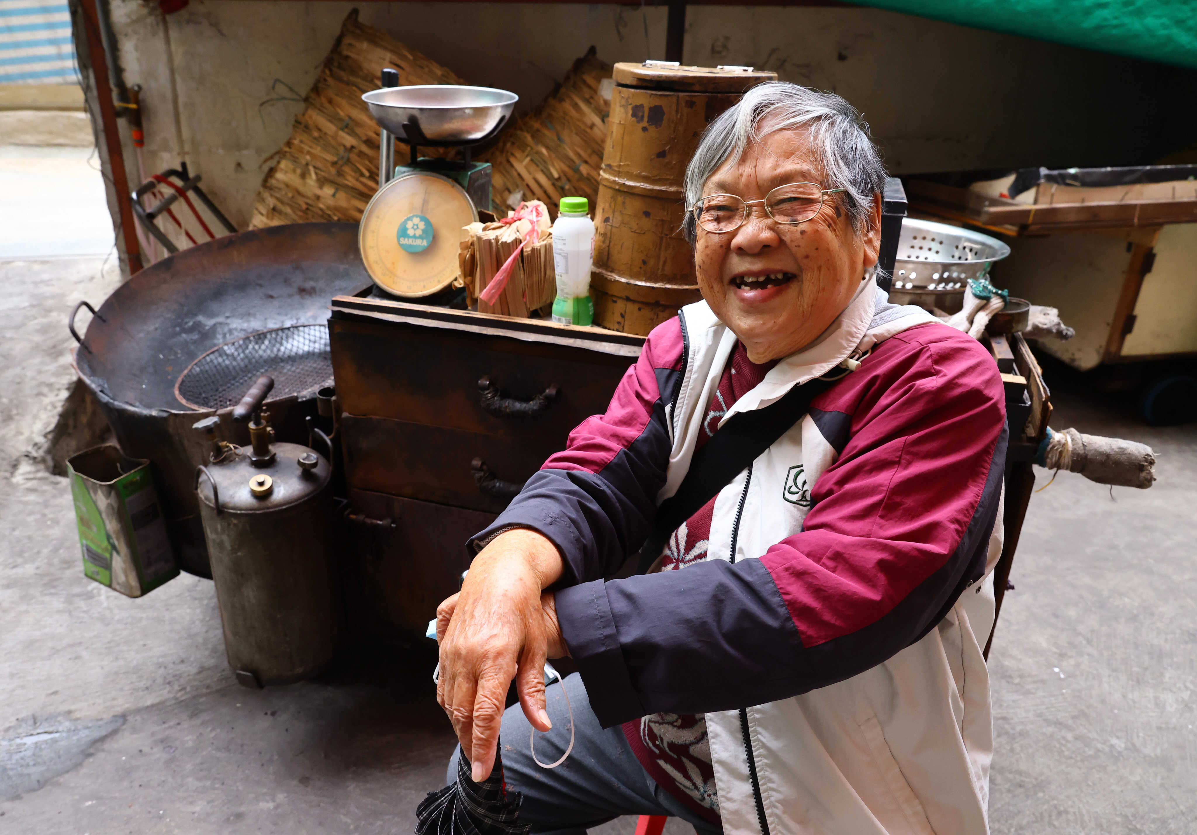 Hong Kong hawker, 90, delighted over return of roast chestnut cart ...