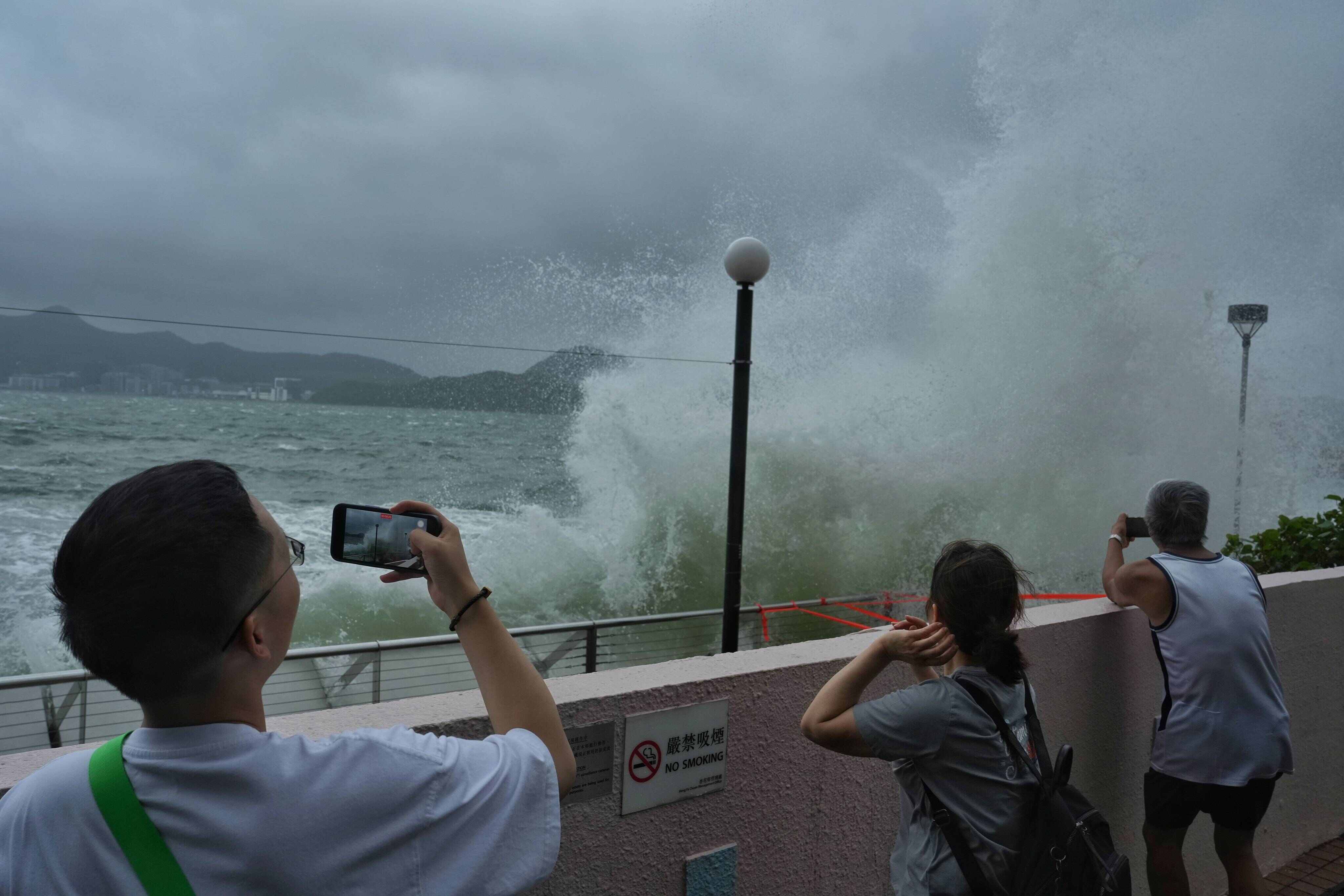 Typhoon Talim: Hong Kong Observatory lowers signal to T3 as storm moves ...
