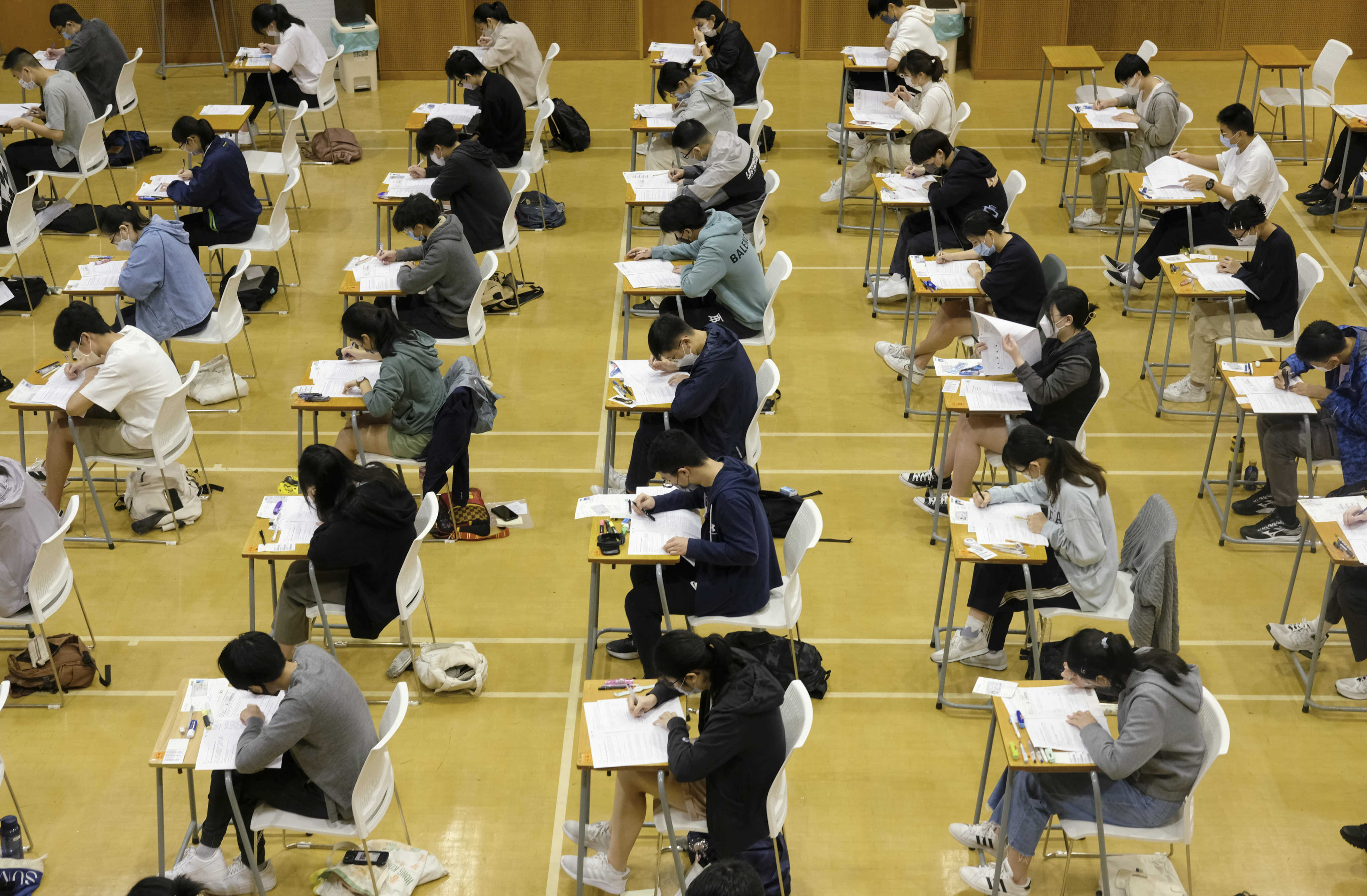 Hong Kong exam authority allows 110 pupils to take DSE exam in mainland ...