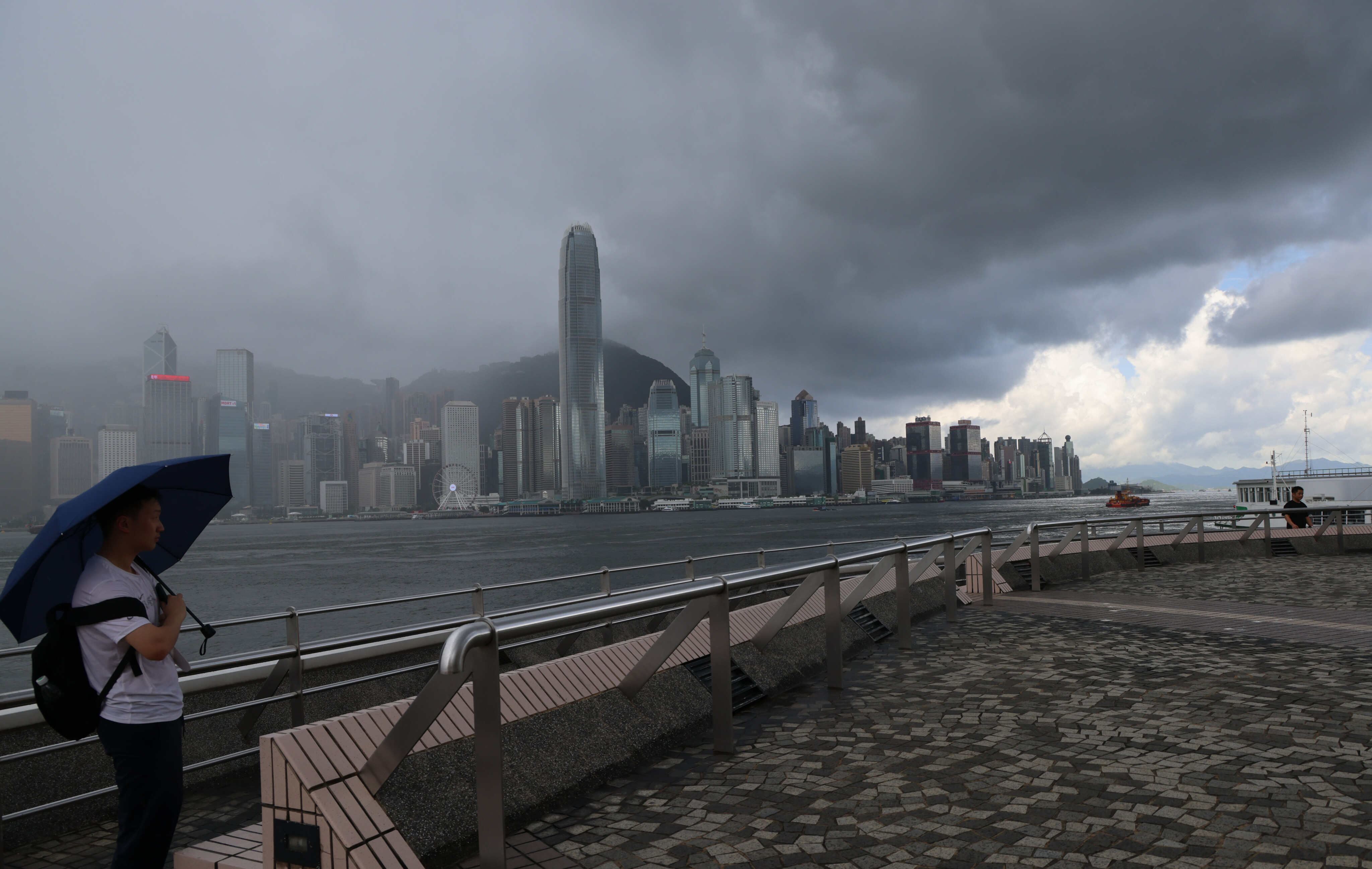 Hong Kong Observatory issues amber rainstorm warning | Young Post Club