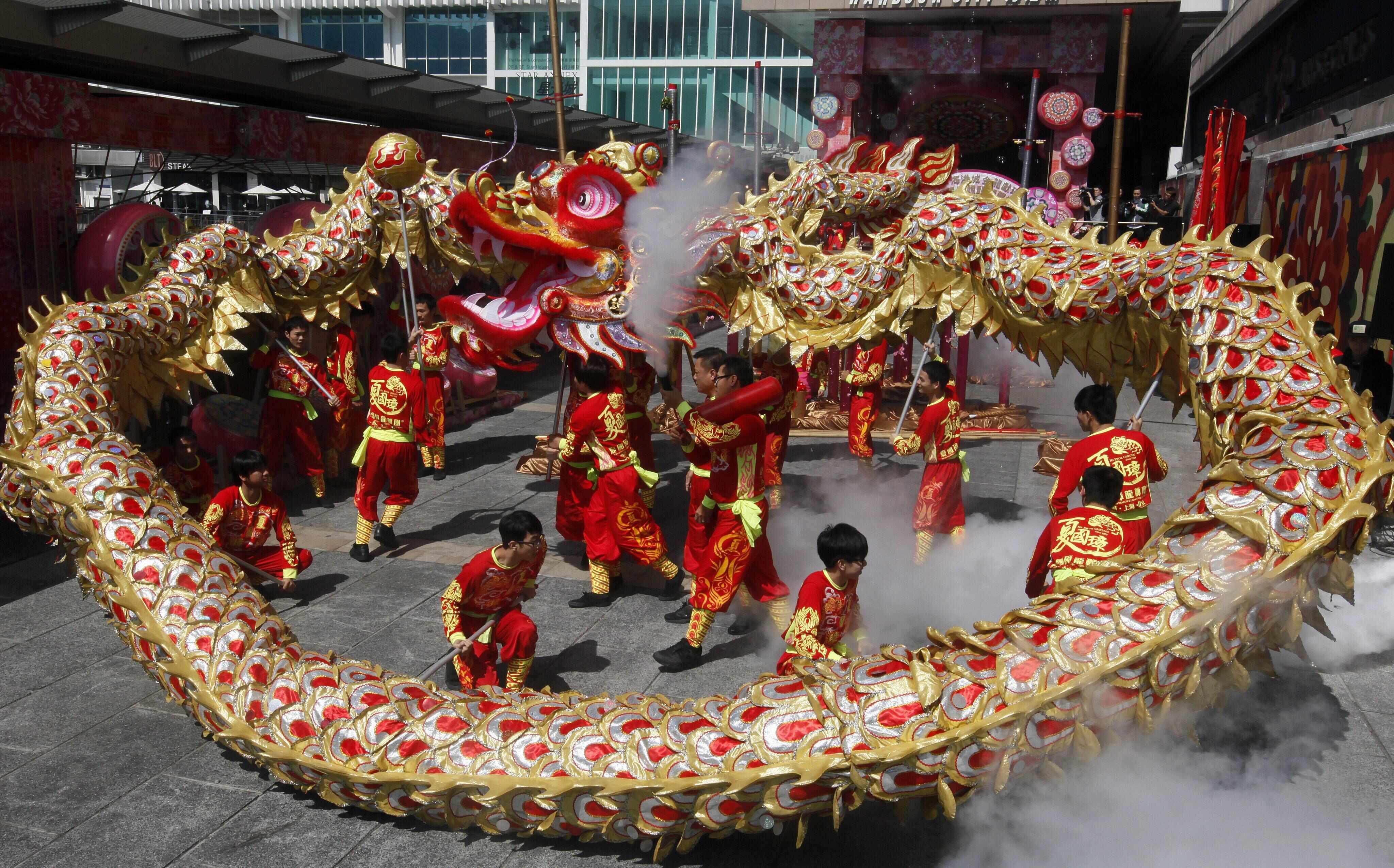 Discover the enchanting history of China’s dragon dance | Young Post Club