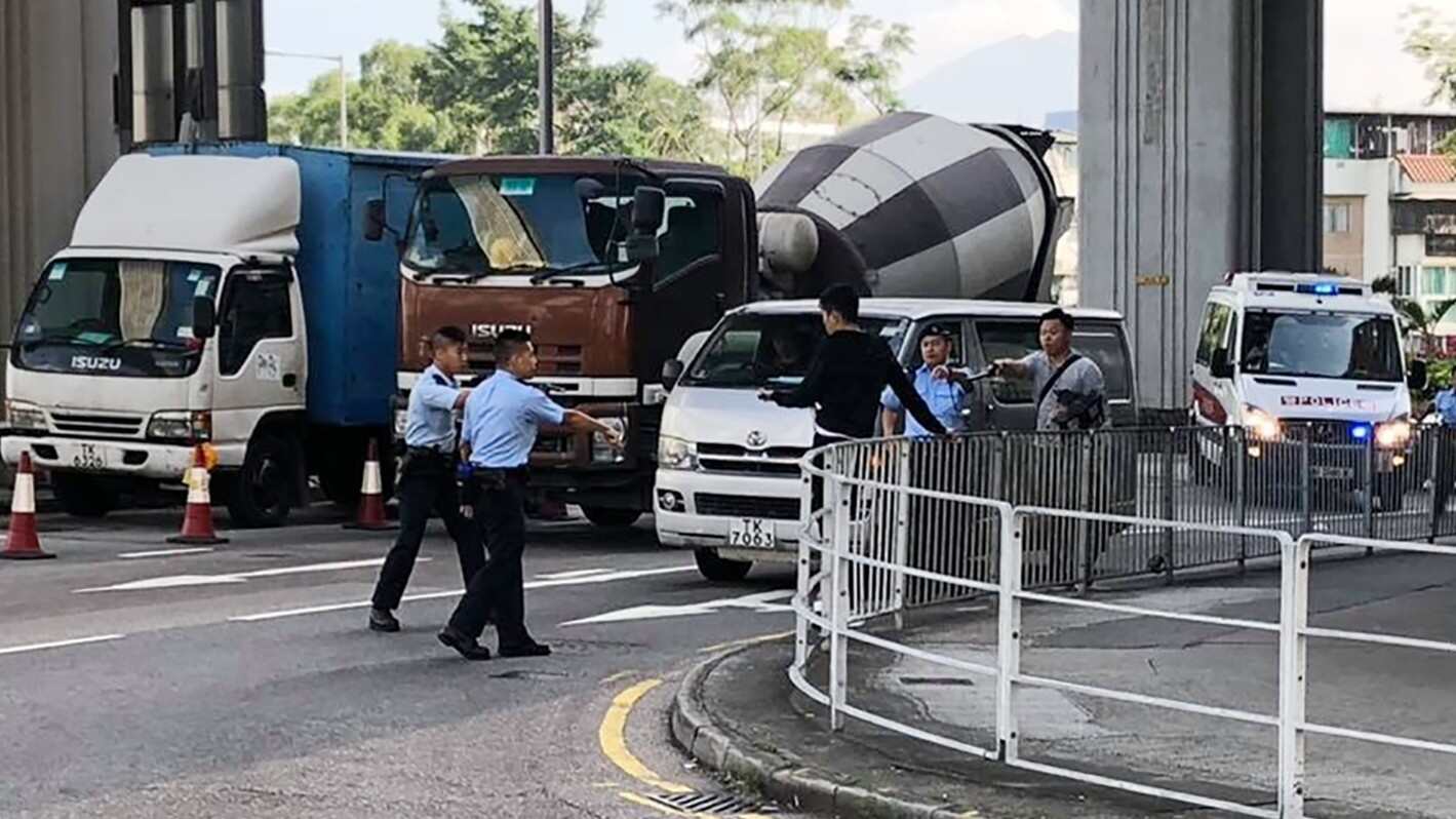 HK policeman draws gun to stop knife-wielding man after Yuen Long fight ...