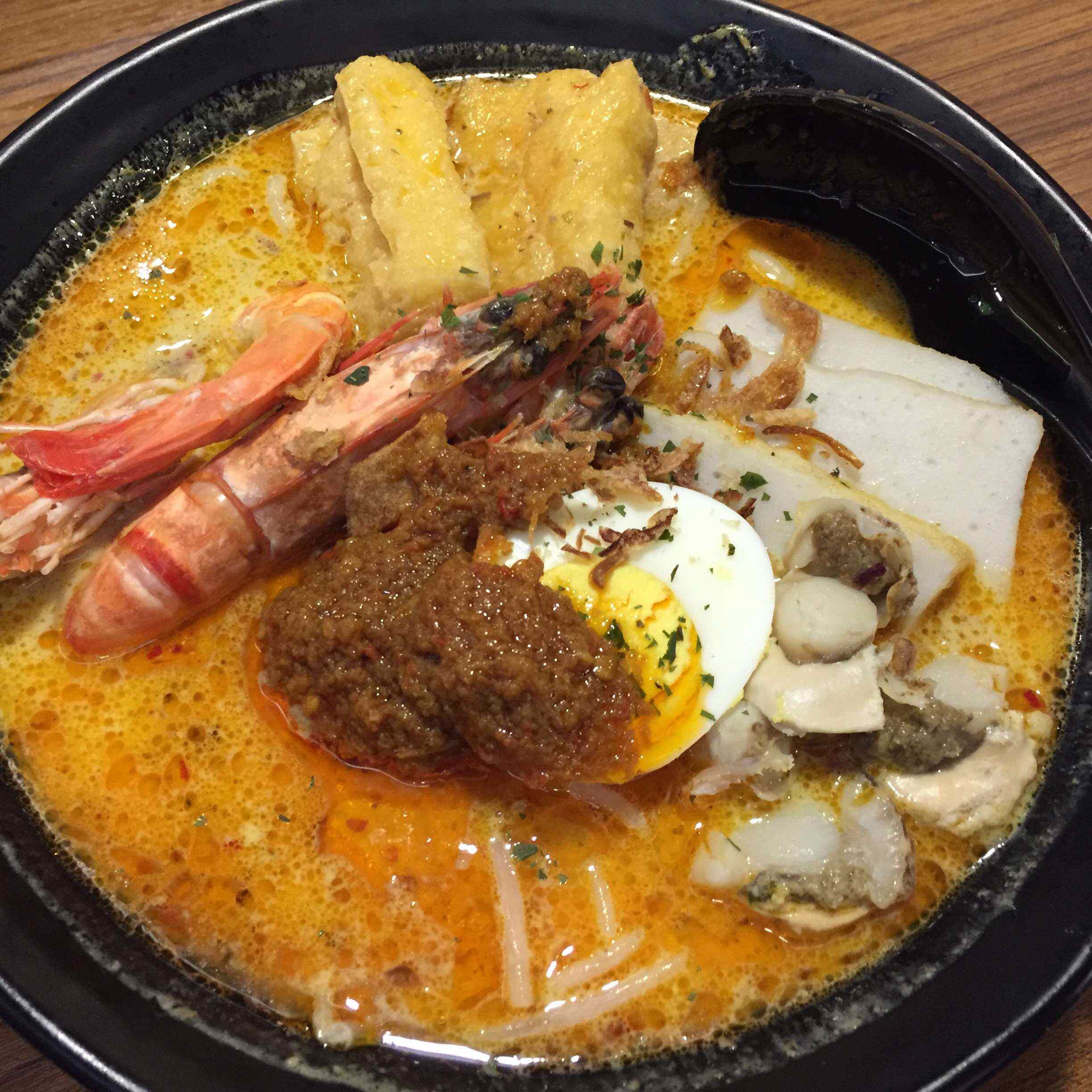 Hawker 18: busy, hectic street food ... in a shopping centre | Young ...