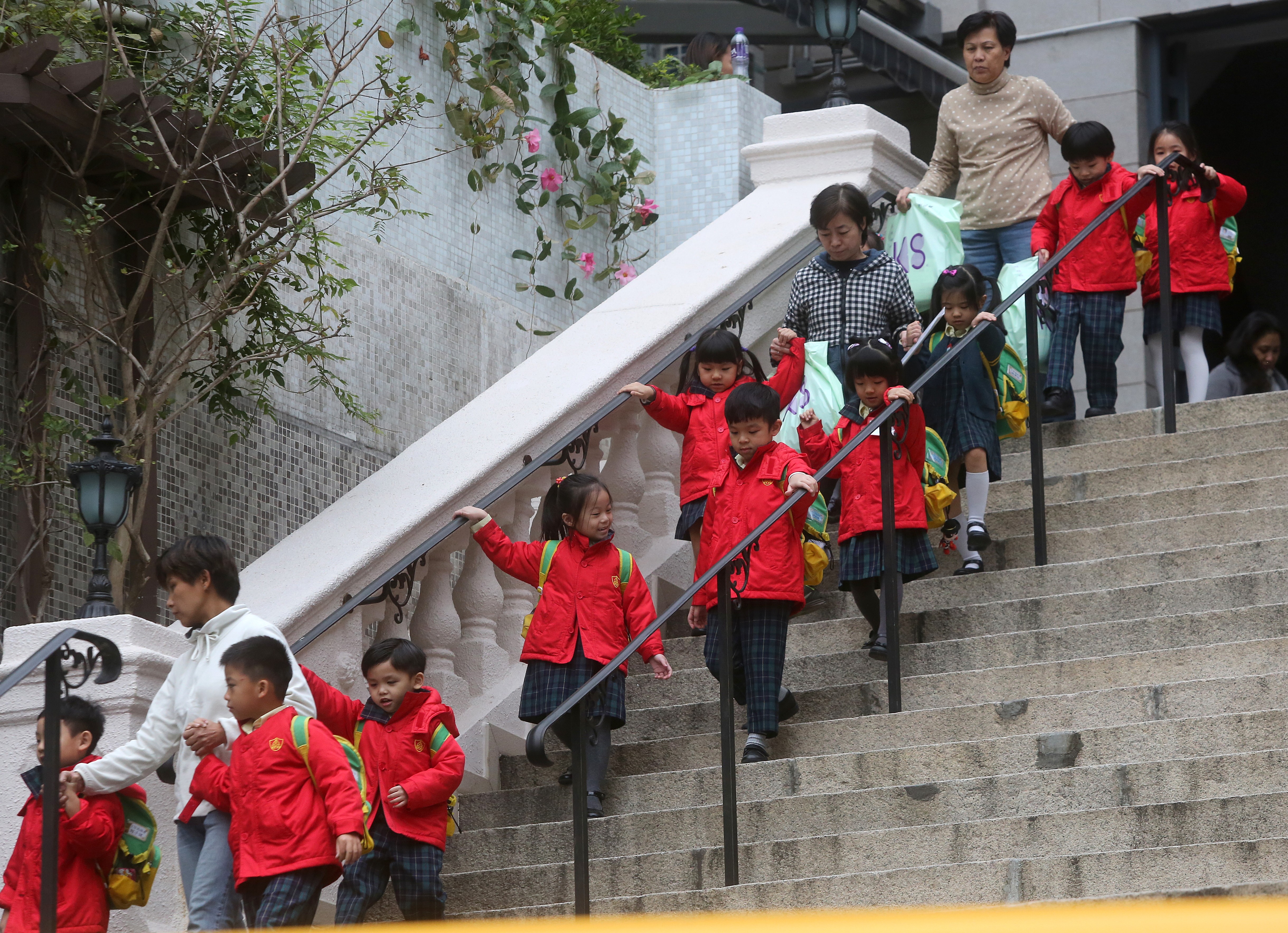 Kindergartens and special schools closed as HKO prepares to issue T3 as ...