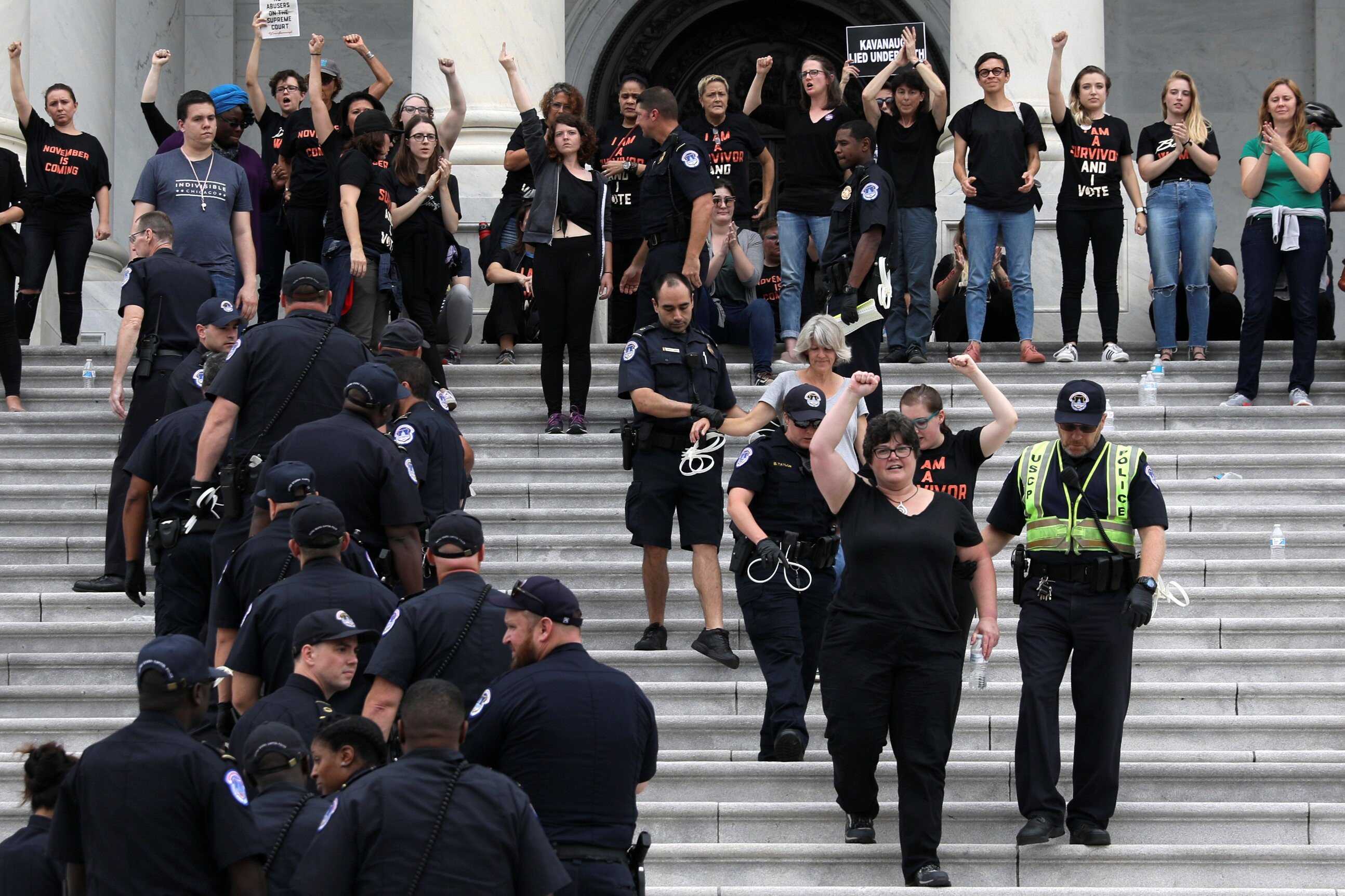 Brett Kavanaugh sworn in as Supreme Court justice gets thumbs up from ...