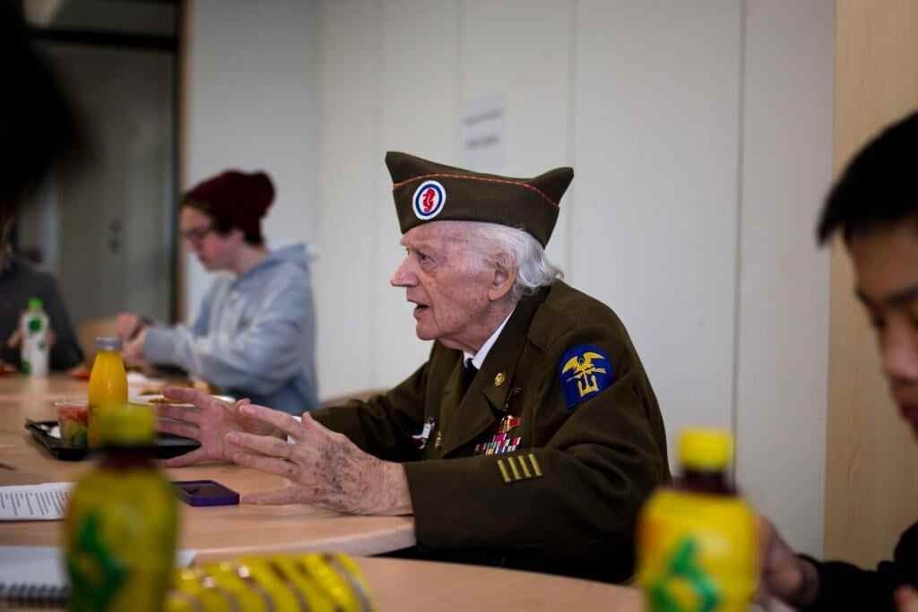 Second world war veteran tells local students it's time to make history ...