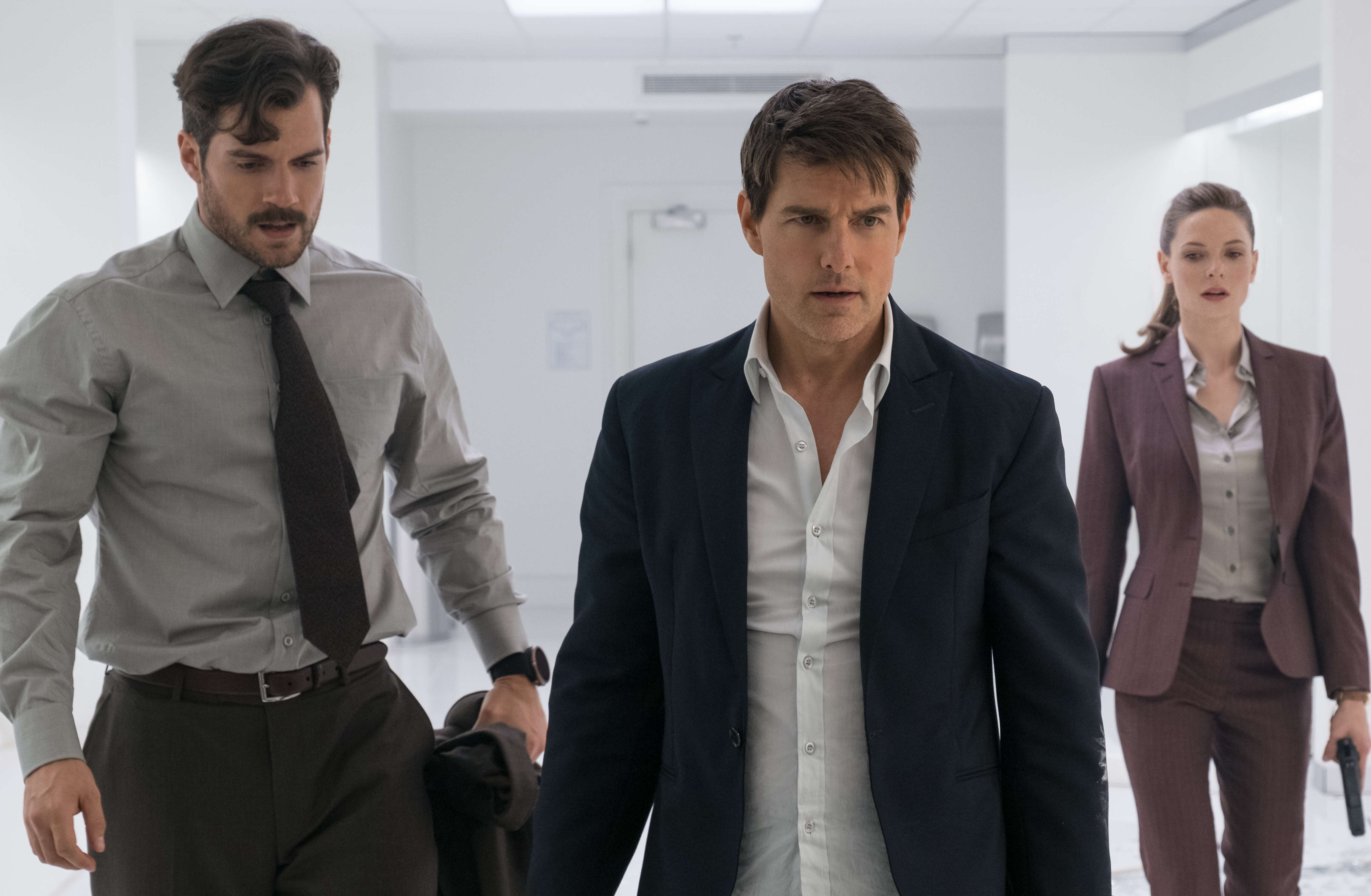 Tom Cruise does everything humanly possible to entertain us in 'Mission ...