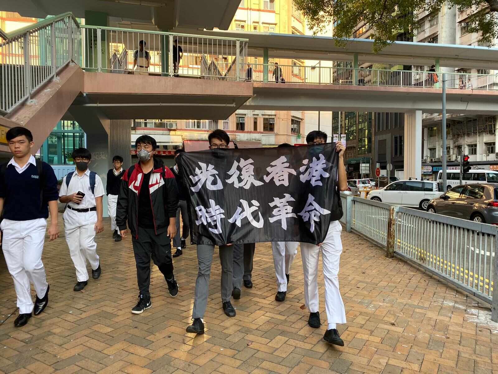 Hong Kong protests: Secondary students hold silent demonstration in ...